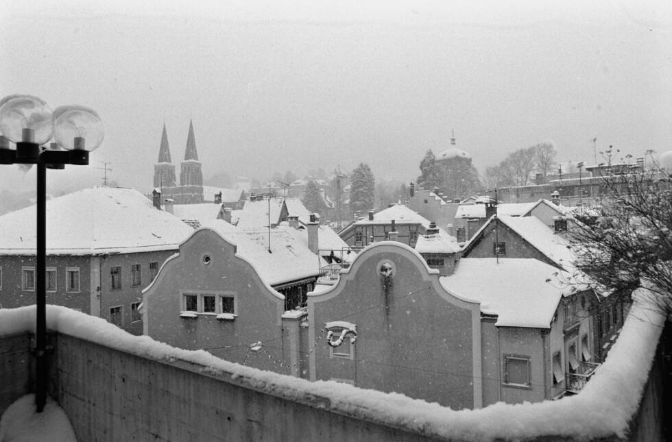 Winter in Bregenz, Blick auf die Herz Jesu Kirche und den Martinsturm ...